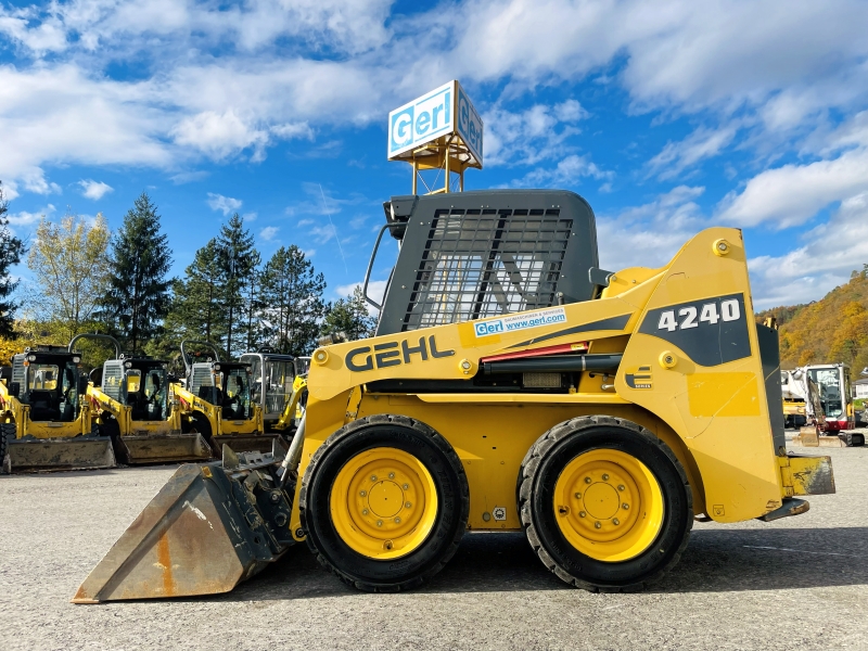 Gehl SL4240 Kompaktlader gebraucht BJ 2015 bei GERL SERVICES